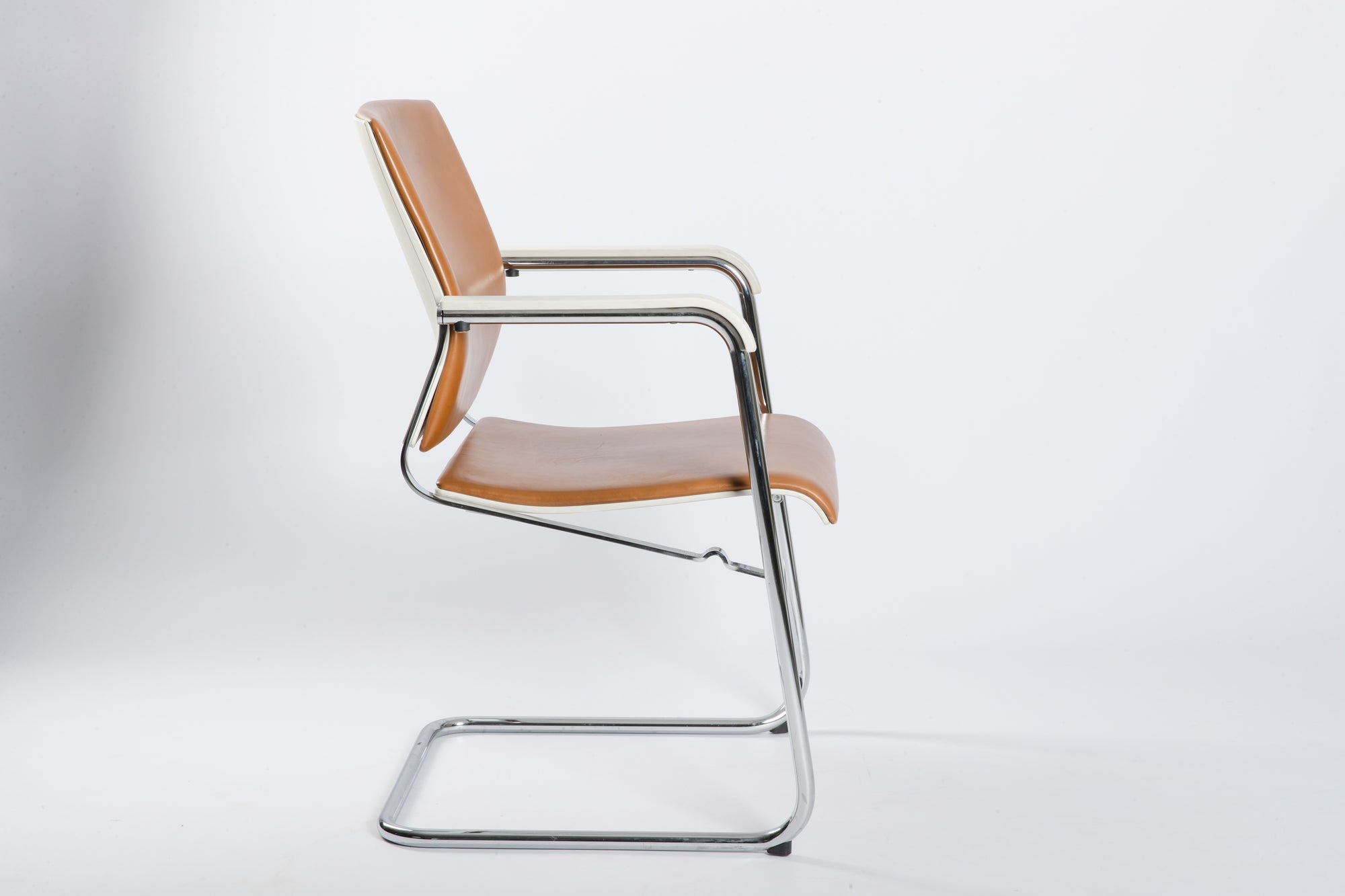 Wilkhahn Sito 241/3 Cantilever Chair – Profile of Design