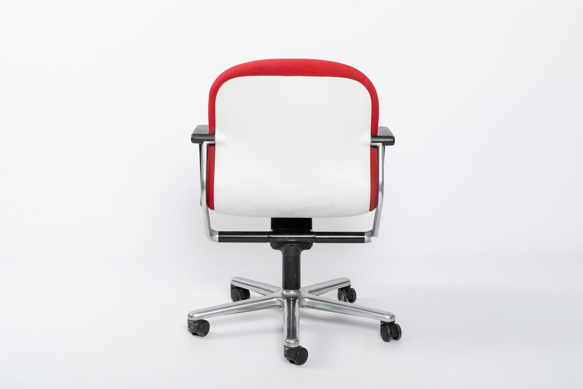 Wilkhahn FS Line 211/8 Swivel Chair – Profile of Design