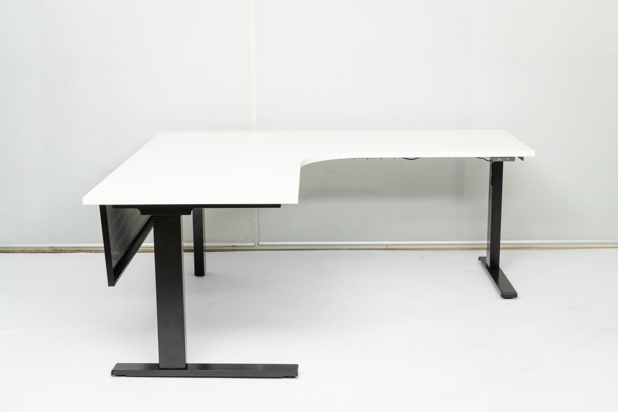 Corner Sit Stand mechanism – Profile of Design